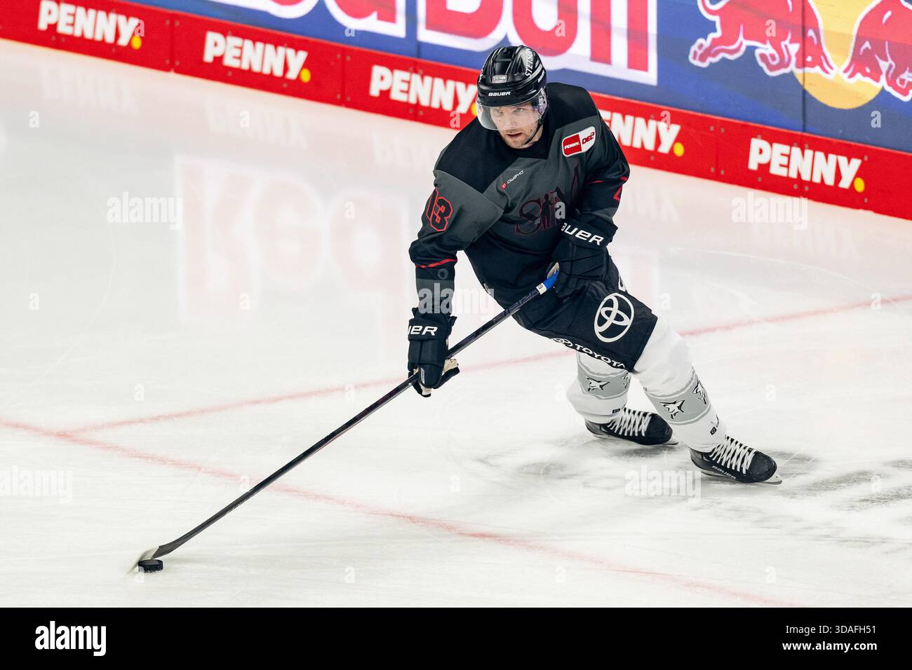 Valtteri Kemilaeinen (Cologne Sharks, #13) during warmup GER, EHC Red ...