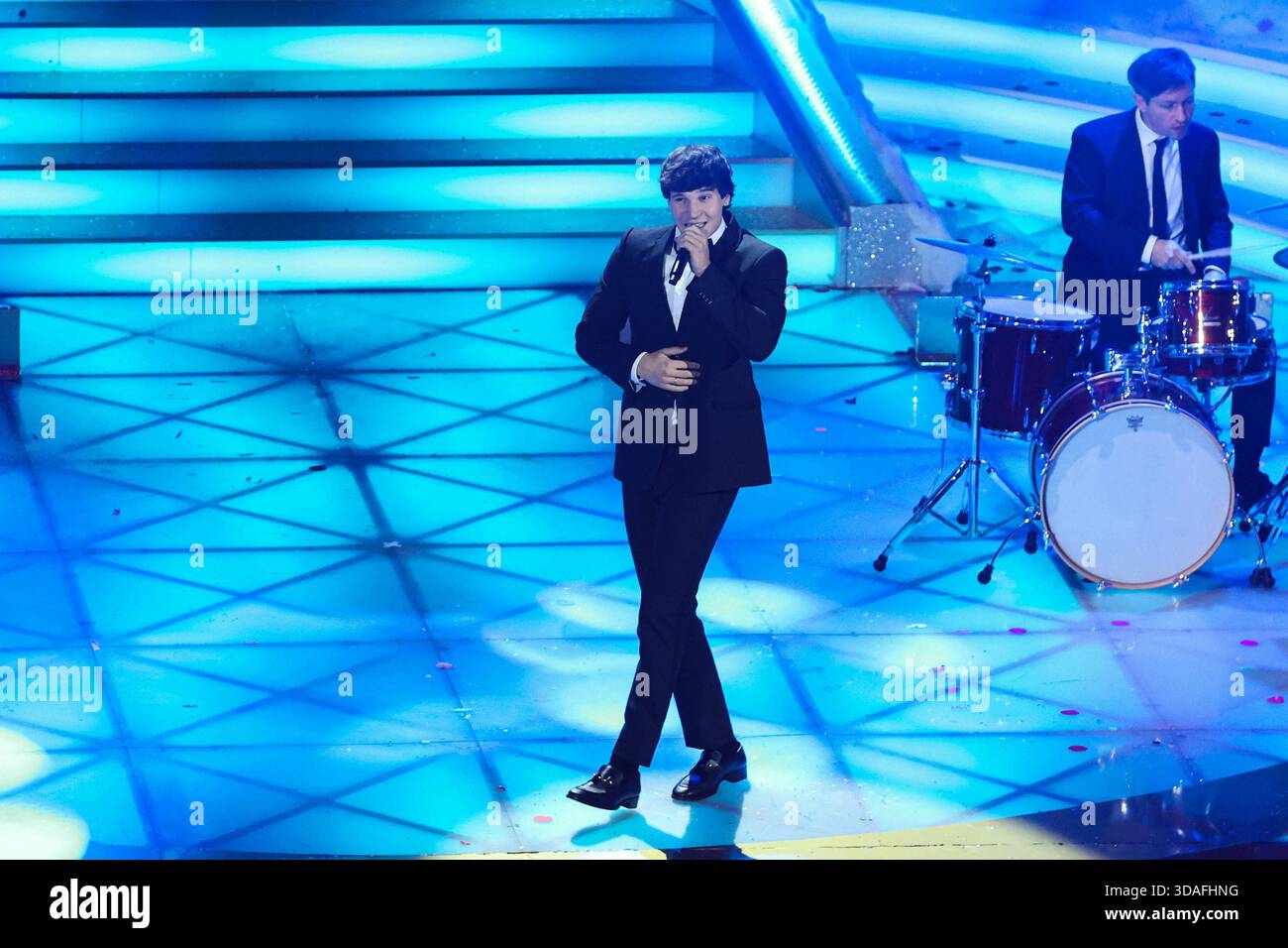 Saenger Wincent Weiss - ARD Live Show Adventsfest der 100.000 Lichter ...