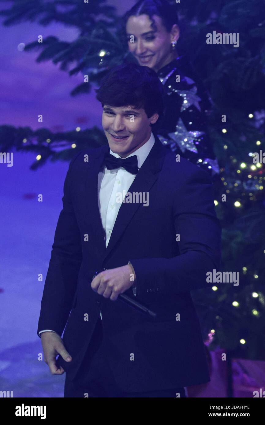 Saenger Wincent Weiss - ARD Live Show Adventsfest der 100.000 Lichter ...