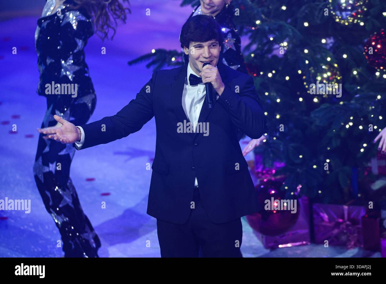Saenger Wincent Weiss - ARD Live Show Adventsfest der 100.000 Lichter ...