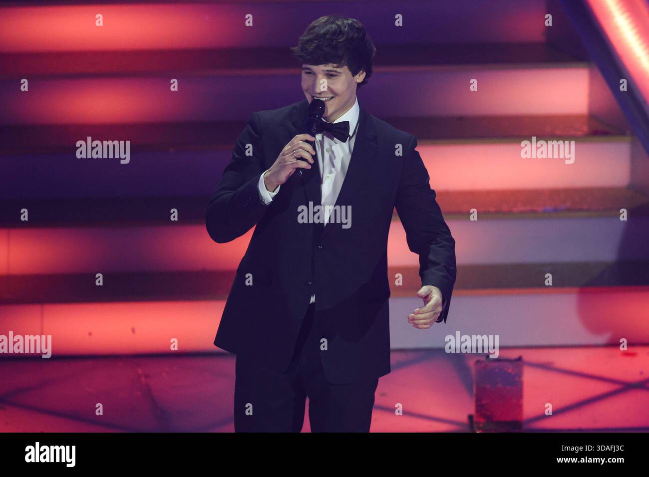 Saenger Wincent Weiss - ARD Live Show ãAdventsfest der 100.000 LichterÒ ...