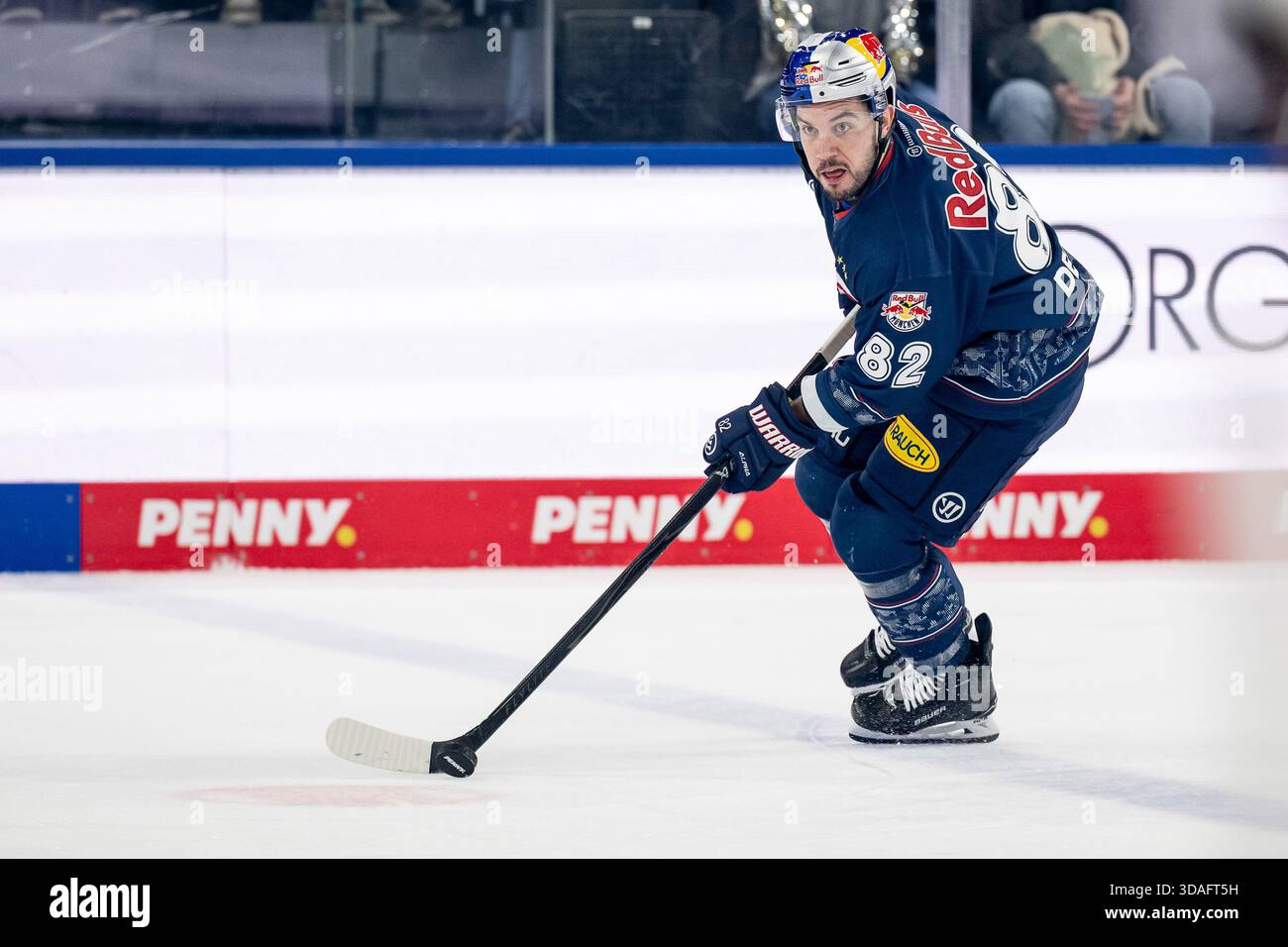 Chris DeSousa (EHC Red Bull Munich, #82) GER, EHC Red Bull Munich vs ...
