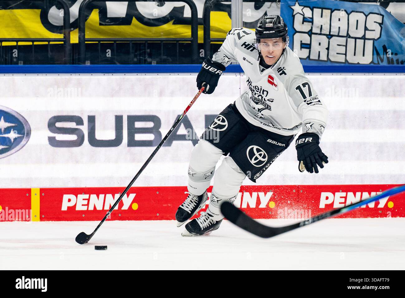 Jan Luca Sennhenn (Cologne Sharks, #17) GER, EHC Red Bull Munich vs ...