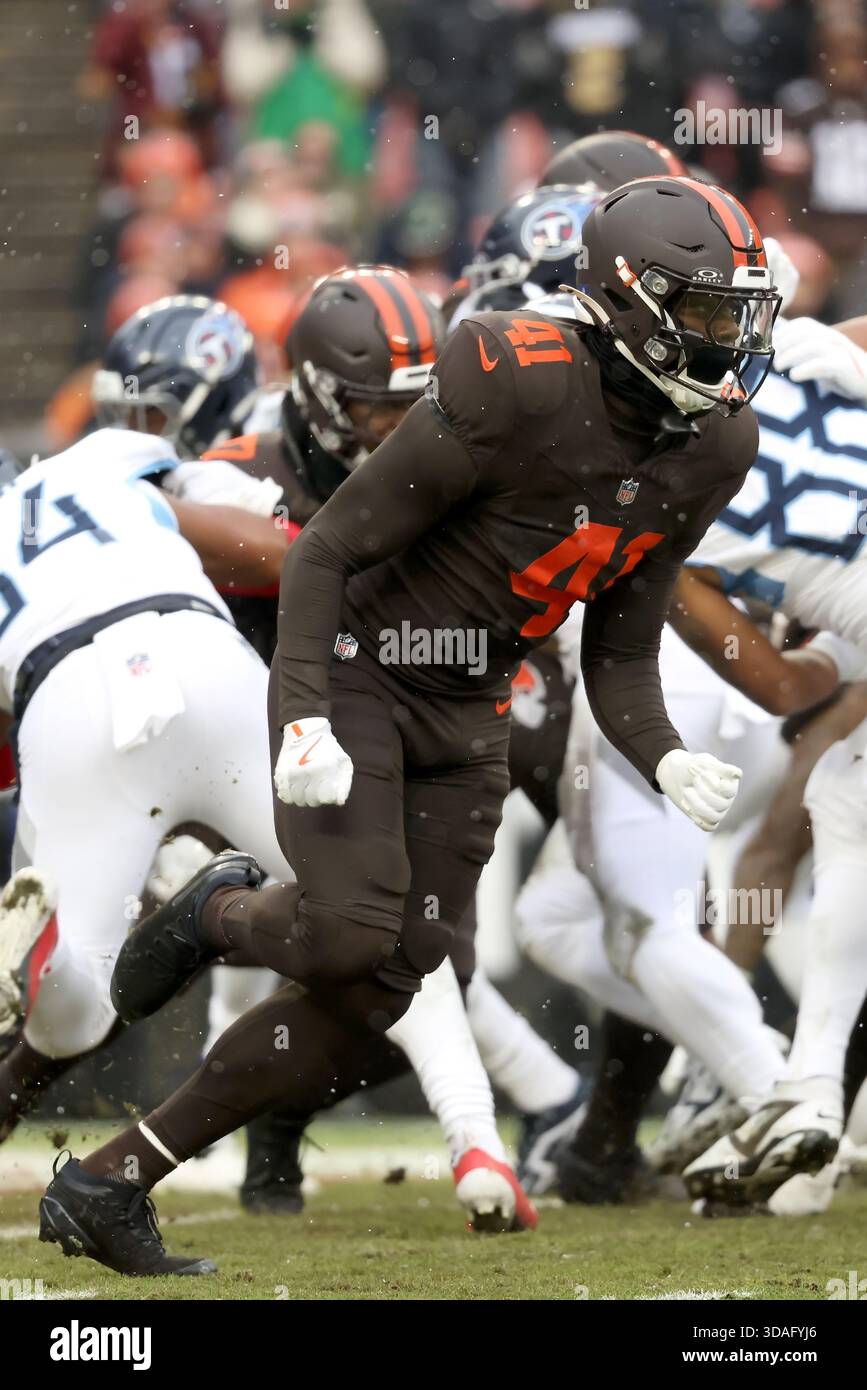 Cleveland Browns safety Chris Edmonds (41) runs up the field during an ...