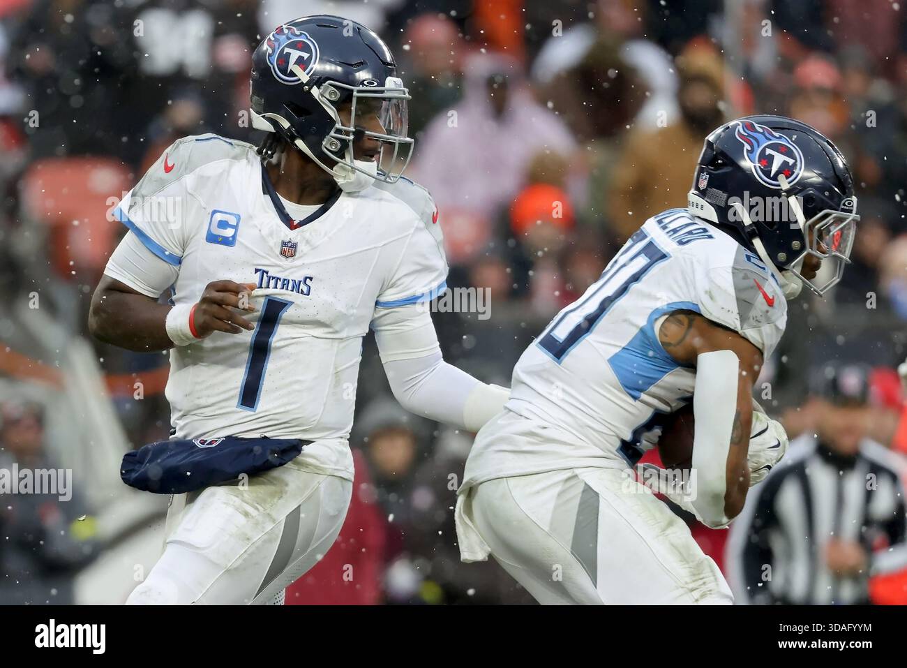 Tennessee Titans quarterback Cam Ward (1) hands the ball off to running ...