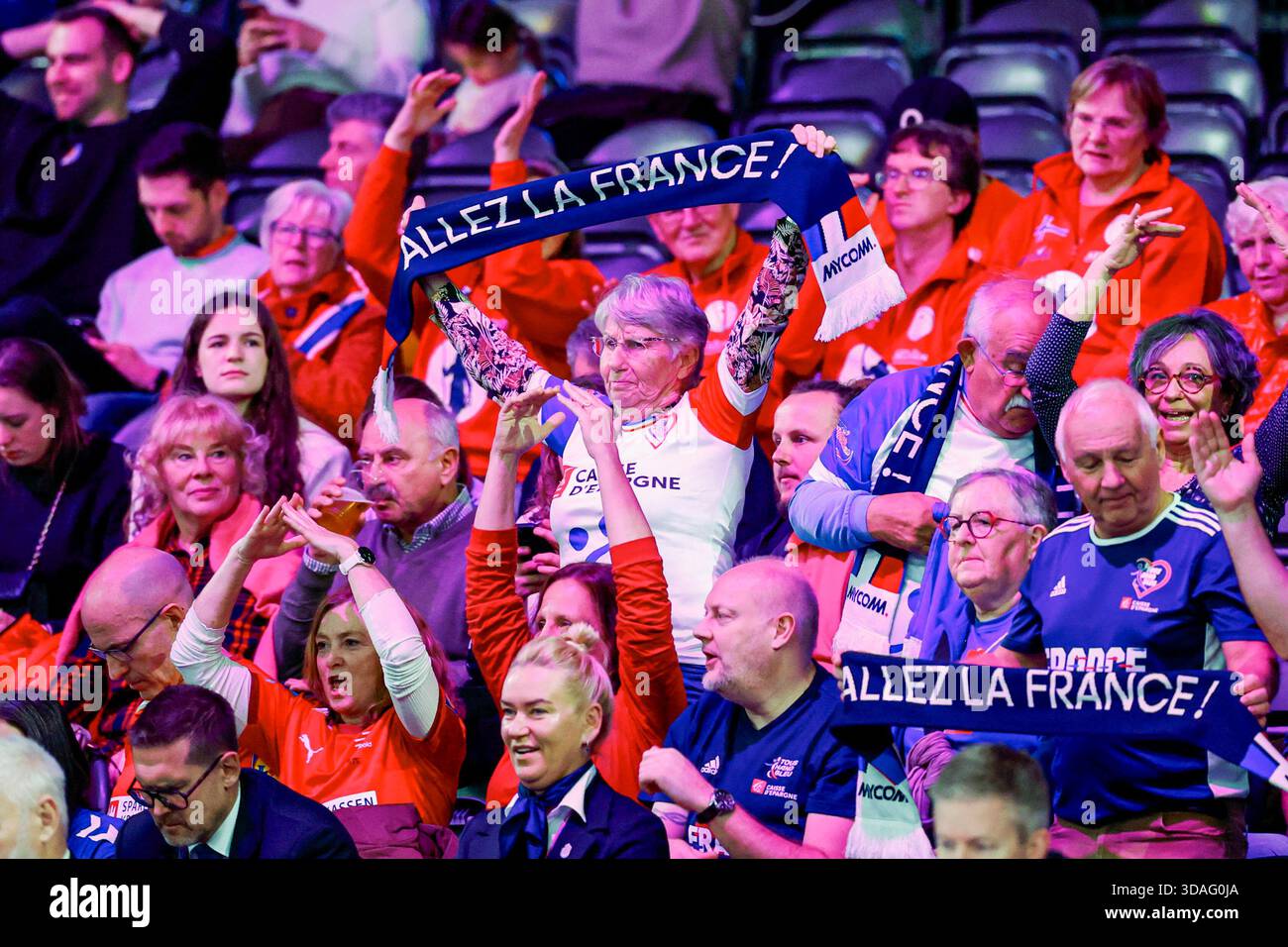 Denmark netherlands women handball hi-res stock photography and images ...