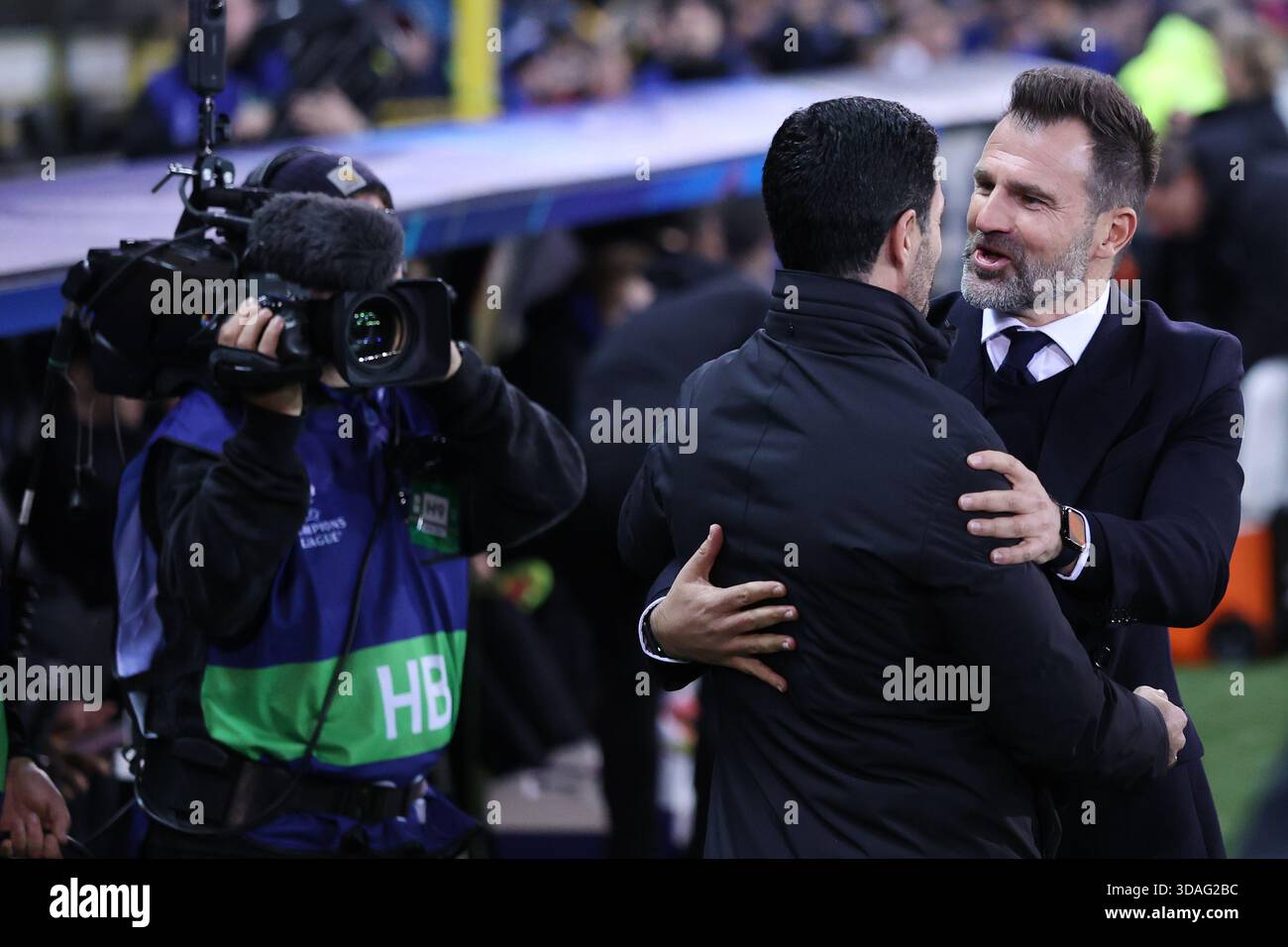 Brugge's head coach Ivan Leko, right, speaks with Arsenal's manager ...