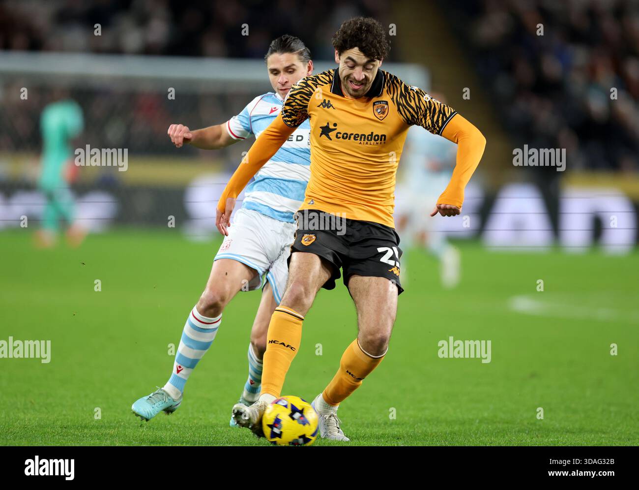 Hull City's Matt Crooks (right) and Wrexham's George Dobson (left ...