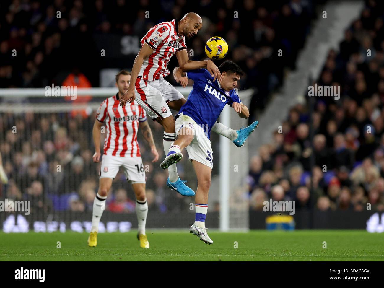Stoke City's Steven Nzonzi (left) and Ipswich Town's Marcelino Nunez ...