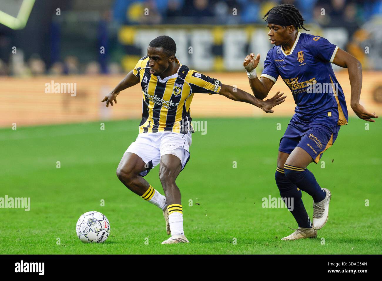 ARNHEM, NETHERLANDS - DECEMBER 10: Solomon Bonnah of Vitesse, Chris ...