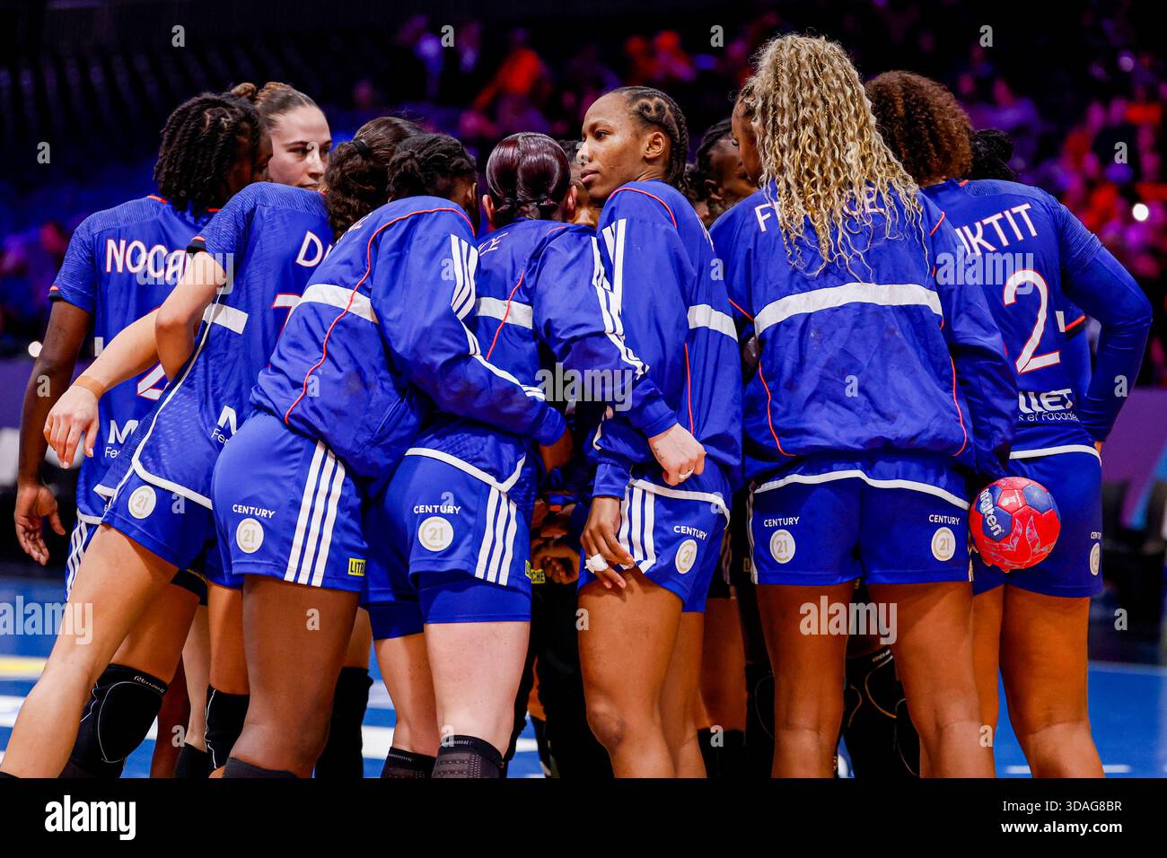 Denmark netherlands women handball hi-res stock photography and images ...