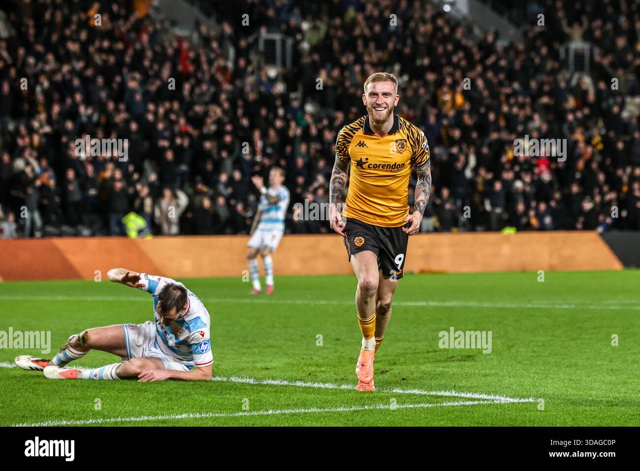 Oliver McBurnie of Hull City celebrates his goal to make it 2-0 during ...