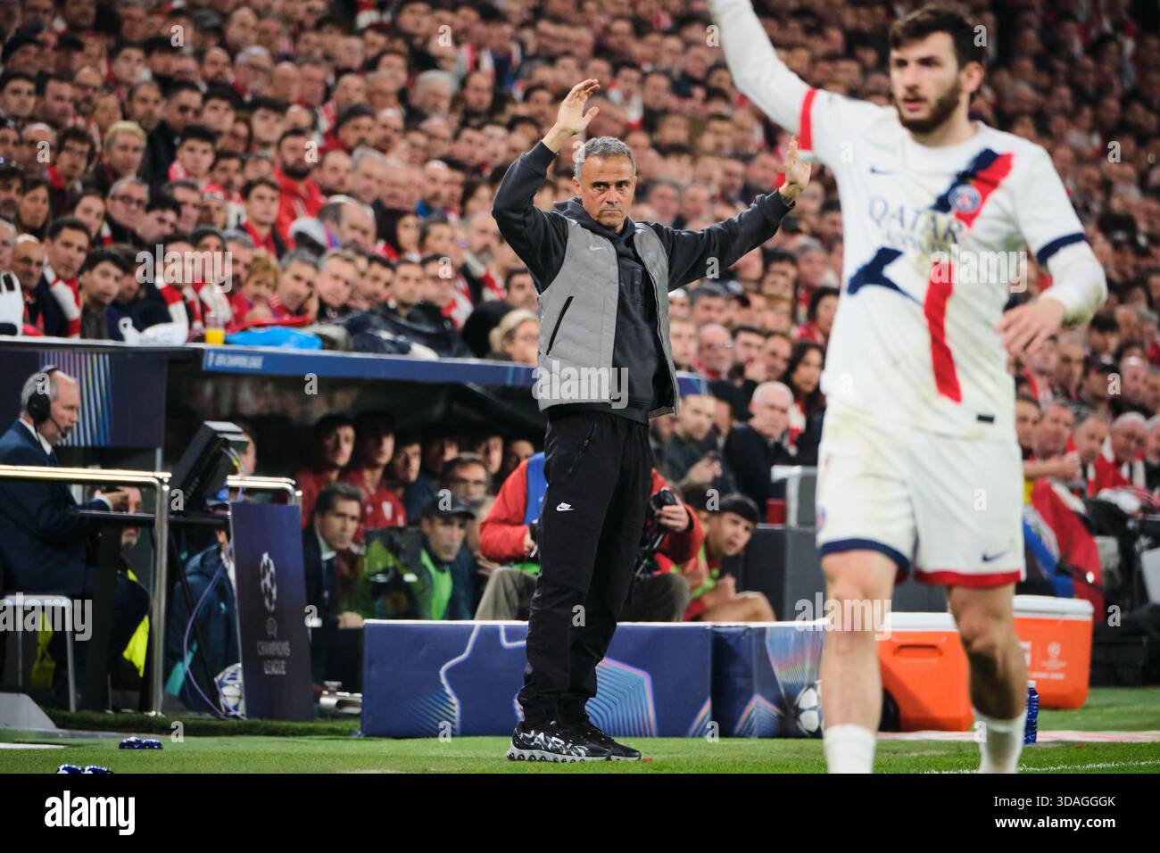 Luis enrique champions league psg hi-res stock photography and images ...