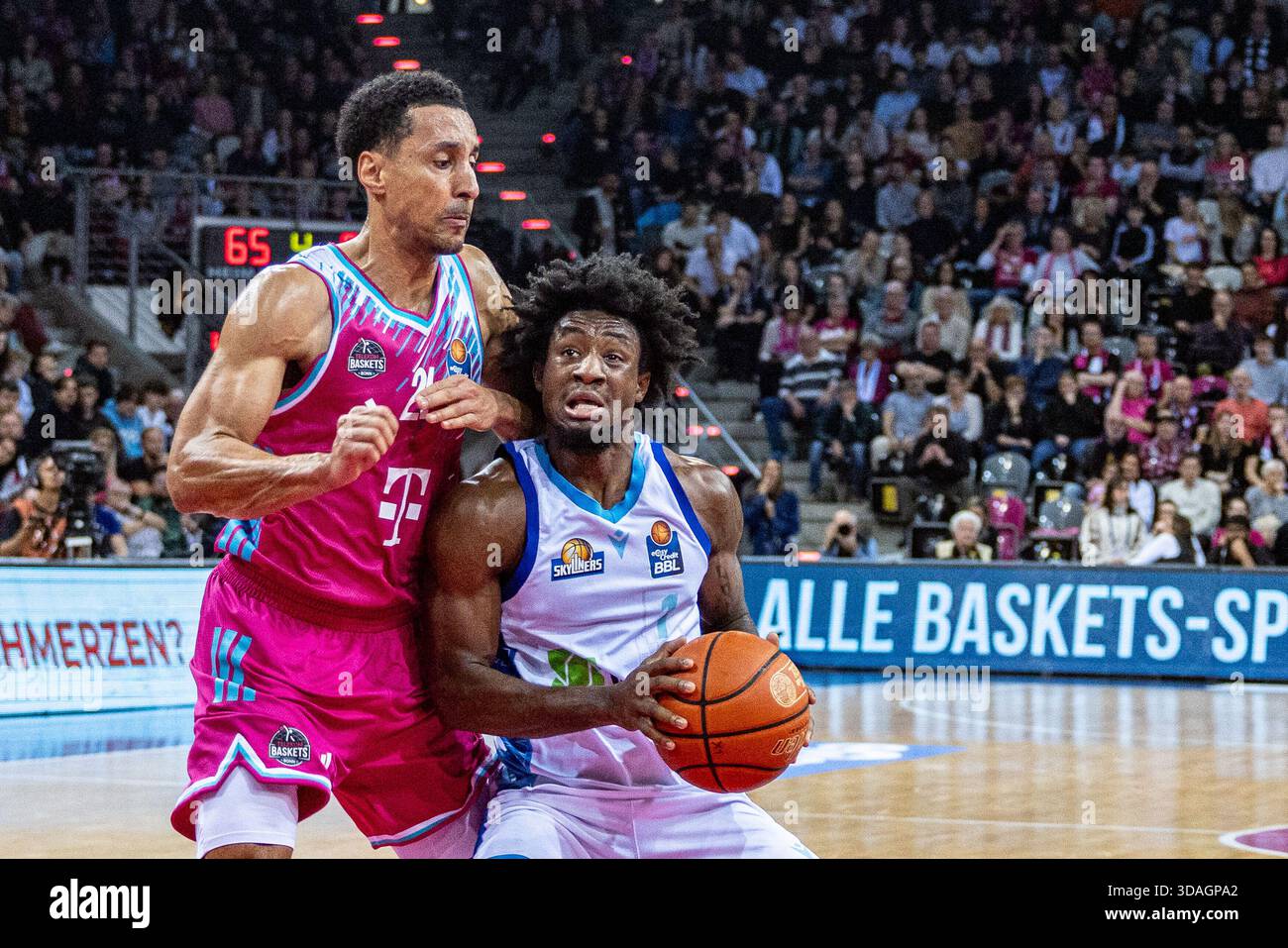 Isaiah Swope (Frankfurt Skyliners, #01) vs Joel Sadu Aminu (Telekom ...