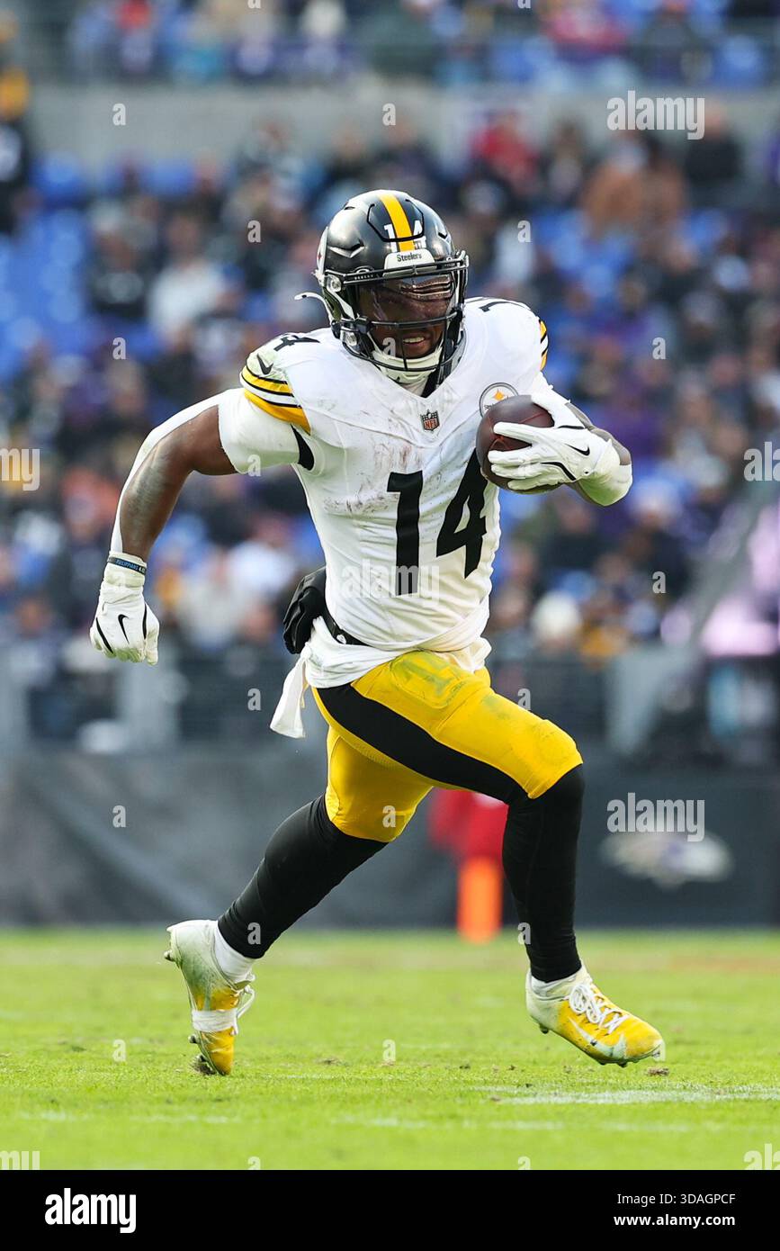 Pittsburgh Steelers running back Kenneth Gainwell (14) runs with the ...