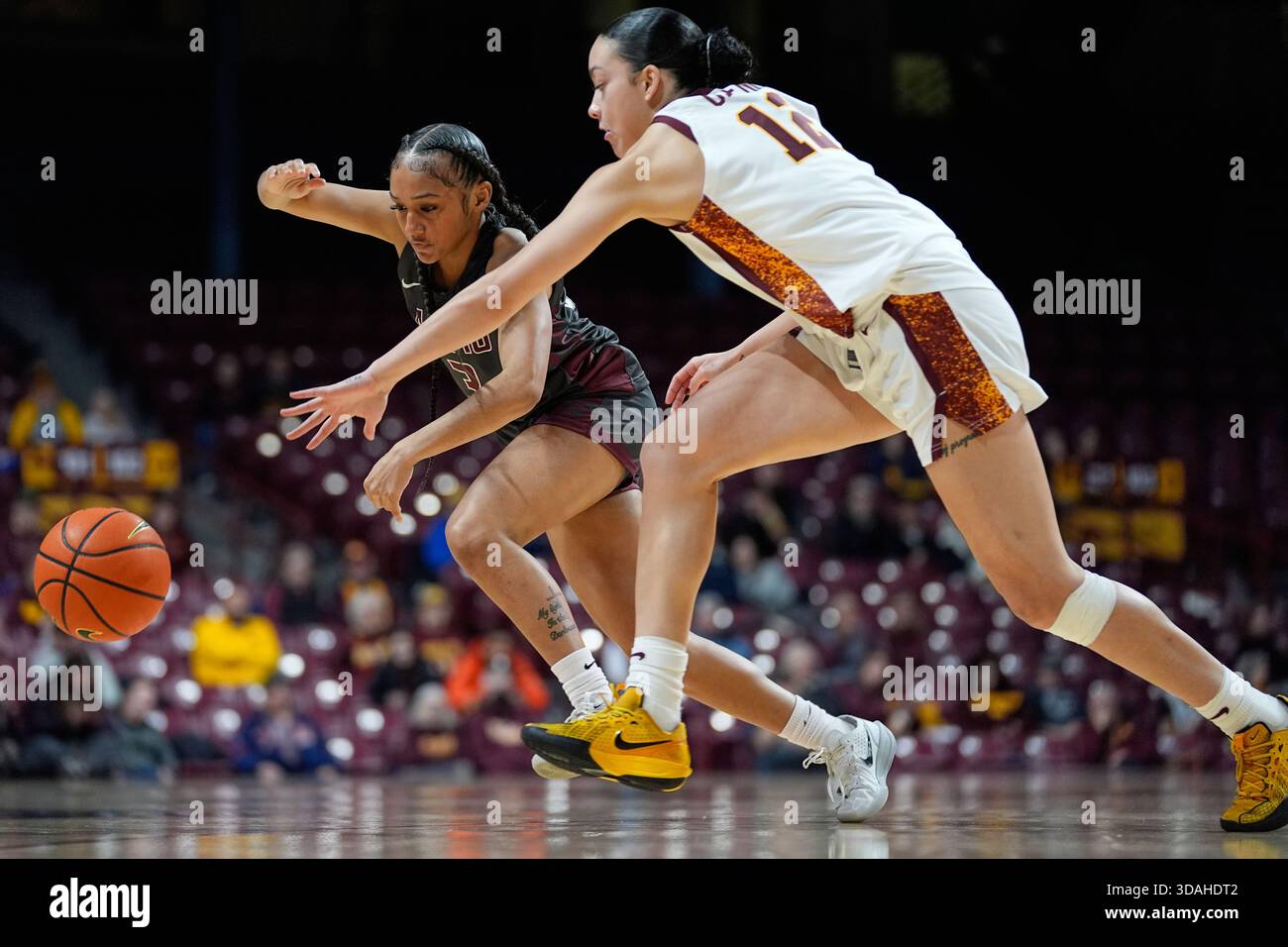 Alabama A&M guard Vanessa Wimberly (3), left, and Minnesota guard ...