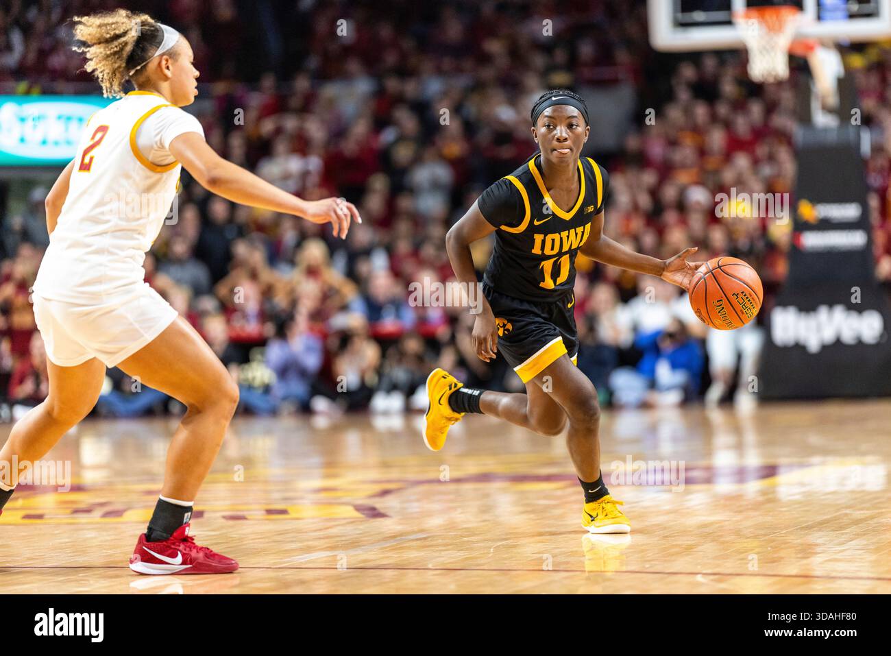 Iowa guard Chazadi Wright (11) dribbles during an NCAA college ...