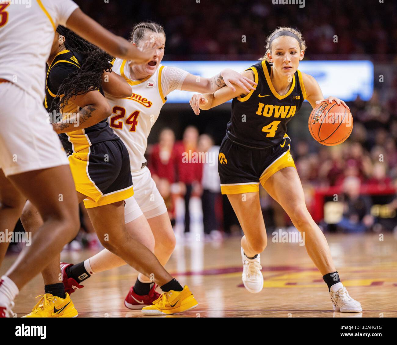 Iowa guard Kylie Feuerbach (4) dribbles during a NCAA college ...