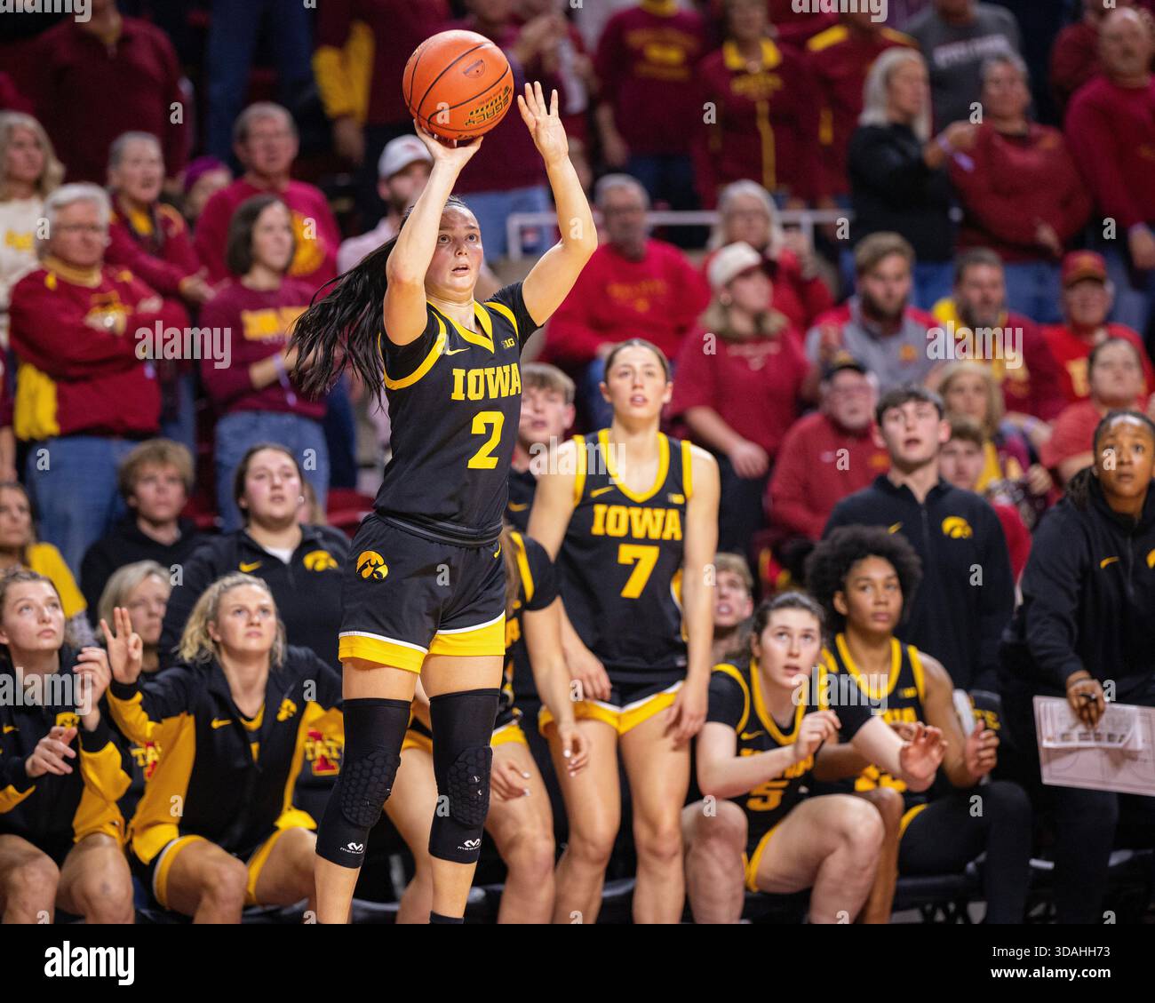 Iowa guard Taylor McCabe (2) shoots the ball during an NCAA college ...