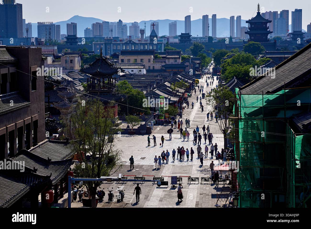 China street within city hi-res stock photography and images - Alamy