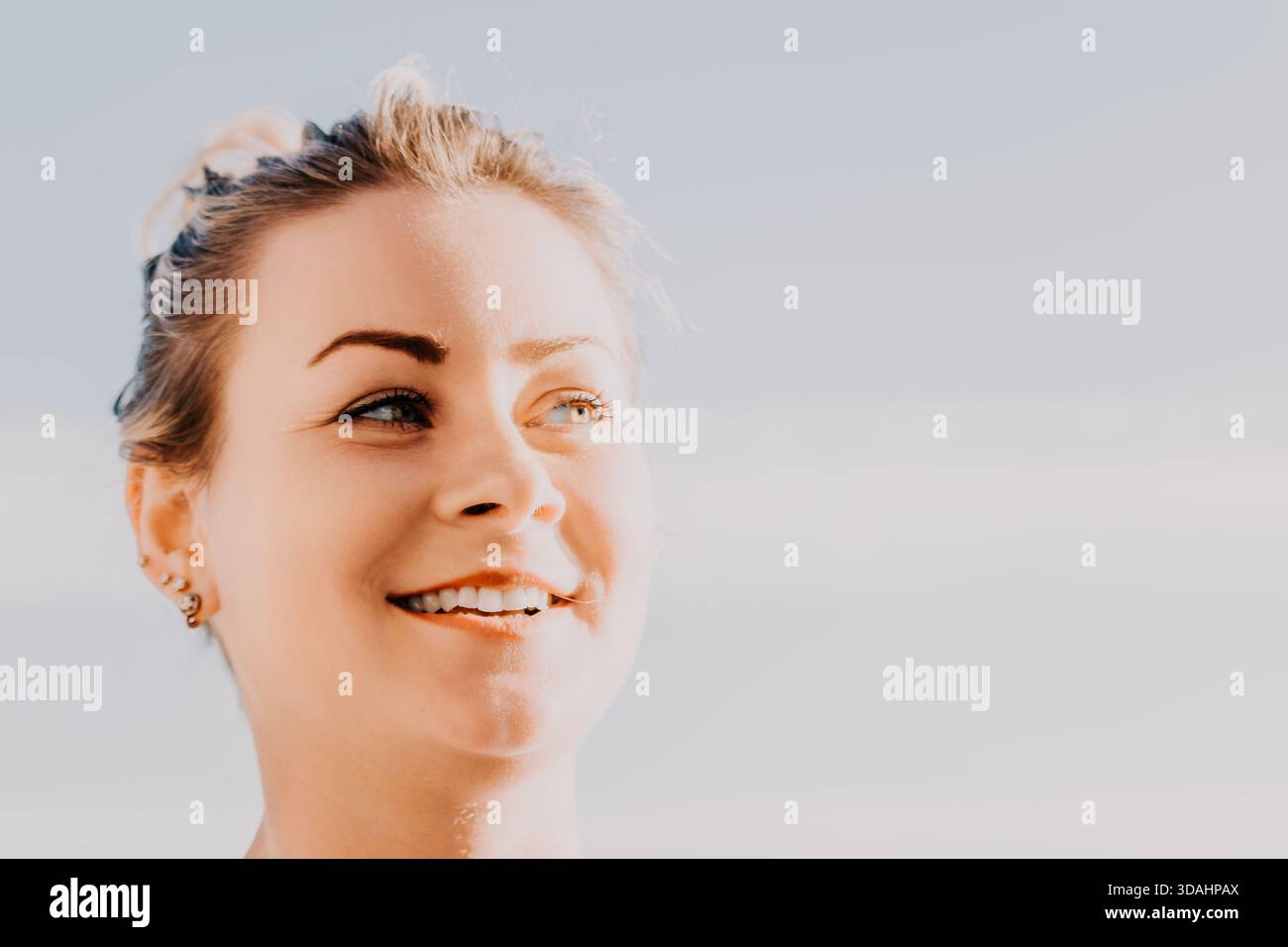 Close up beautiful smiling girl hi-res stock photography and images - Alamy