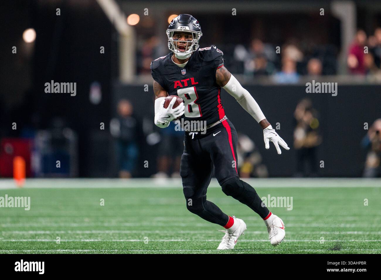 Atlanta Falcons tight end Kyle Pitts Sr. (8) runs the ball during the ...