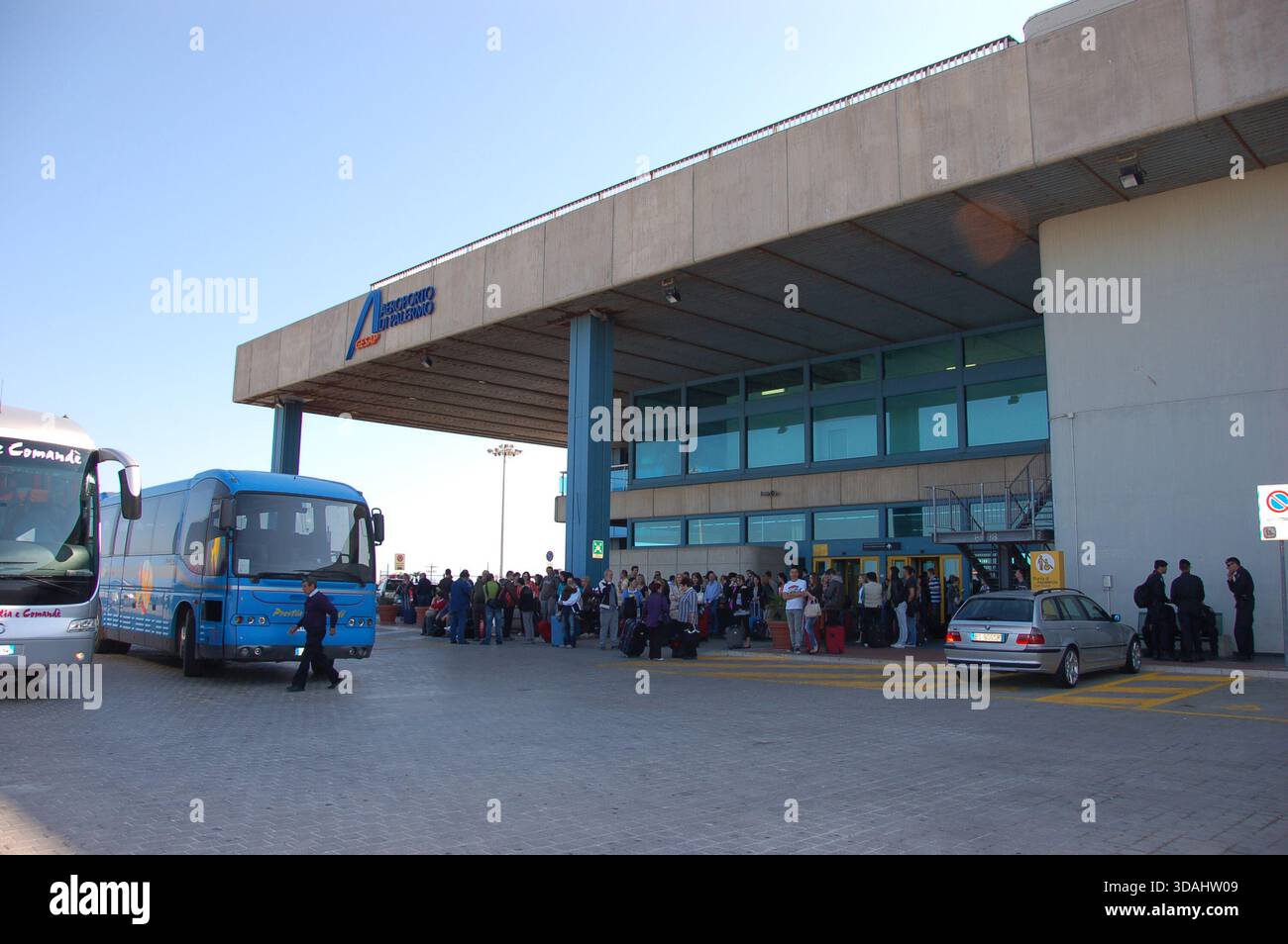 Regional bus hi-res stock photography and images - Alamy