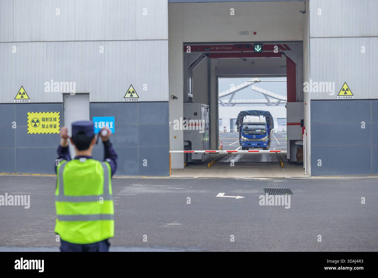 The staff direct a vehicle through the H986 large container inspection ...
