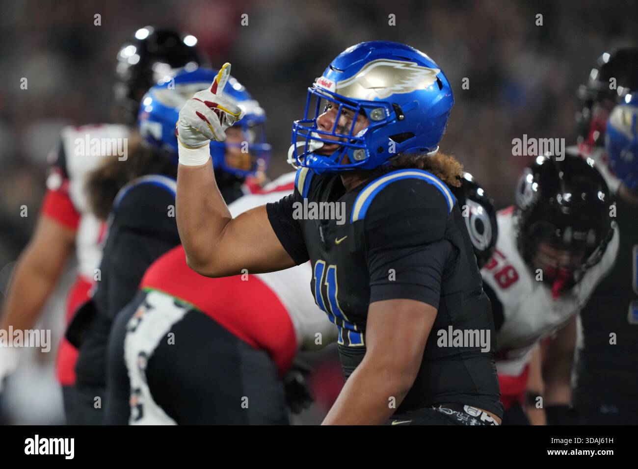 Santa Margarita Catholic Eagles defensive end Simote Katoanga (11 ...