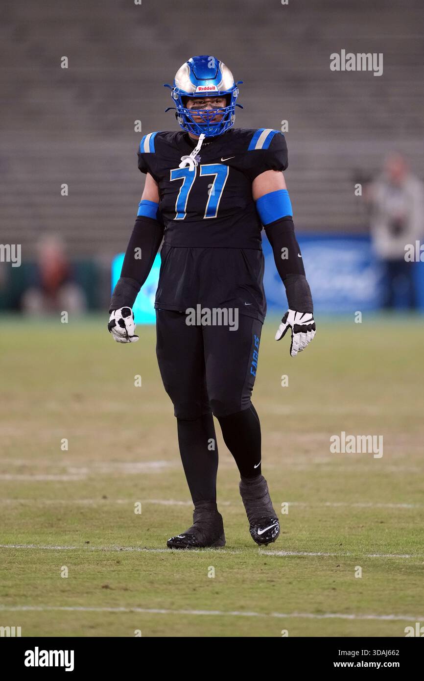 Santa Margarita Catholic lineman Niniva Nicholson (77) during the CIF ...