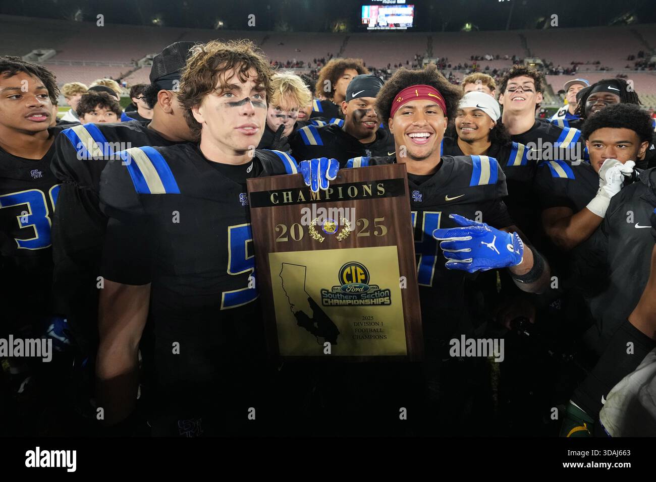 Santa Margarita Catholic Eagles defensive back Logan Hirou (5) and ...