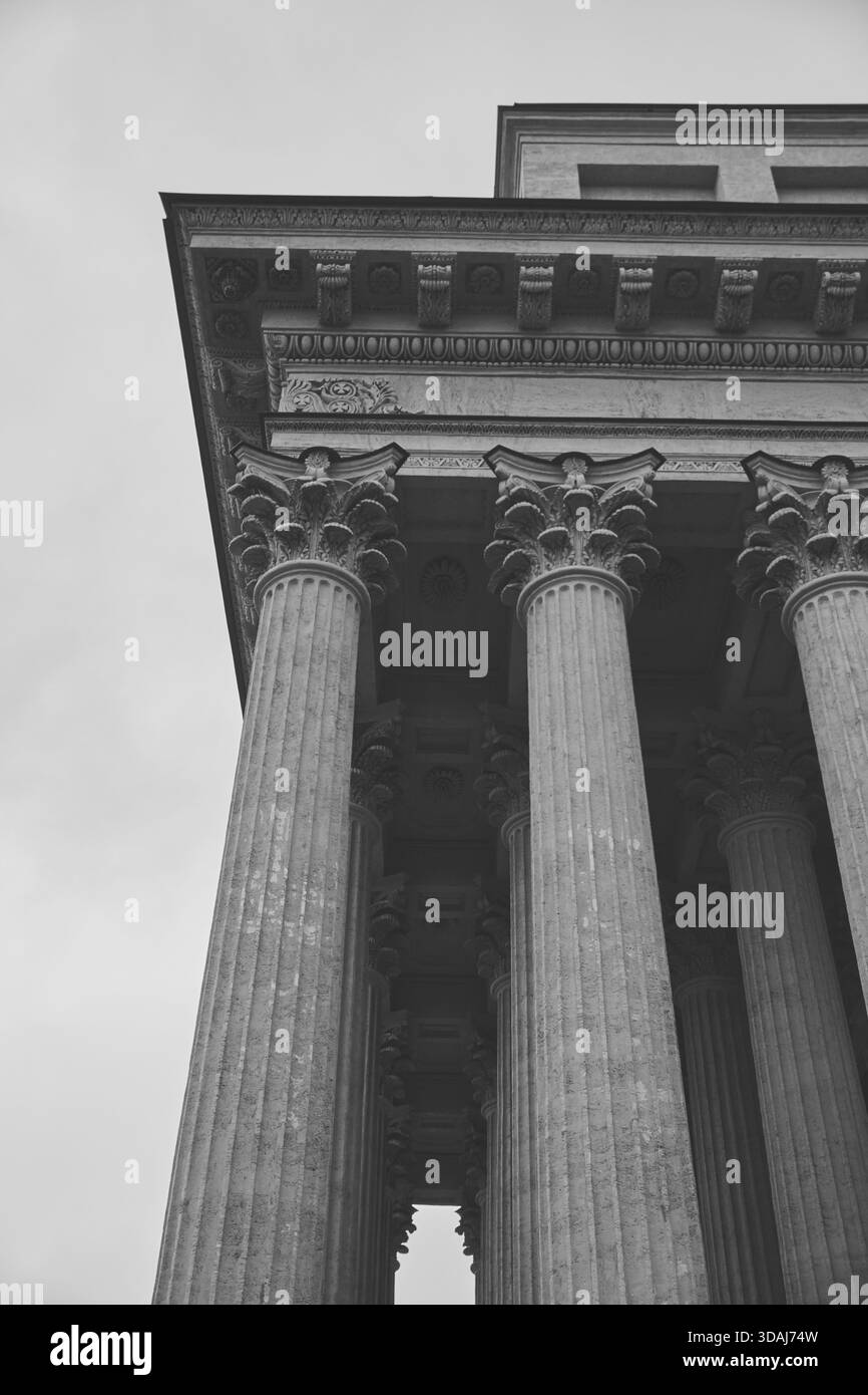 Historical entablature Black and White Stock Photos & Images - Alamy