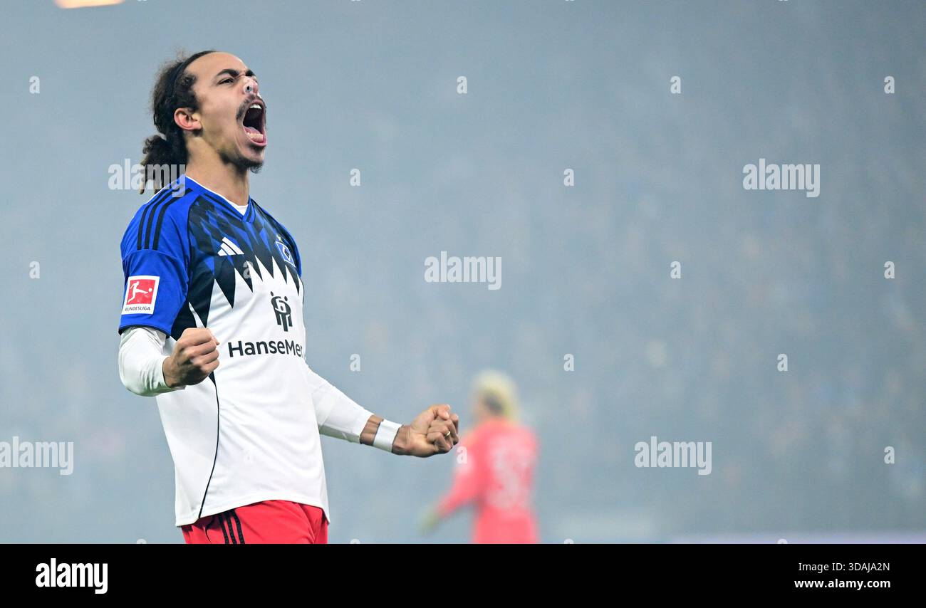 3:2 Goal, celebration, goal scorer Yussuf Poulsen (HSV Hamburg) Hamburg ...