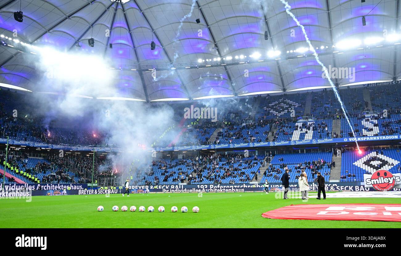 Pyrotechnics from the Bremen fan block almost hits the DAZN moderator ...