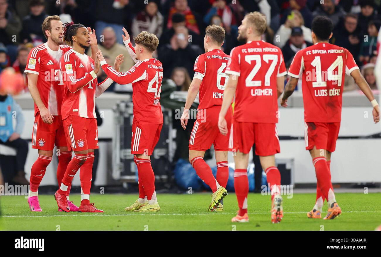 0:5 Goal, cheers, from left: Goal scorer Harry Kane, Michael Olise ...
