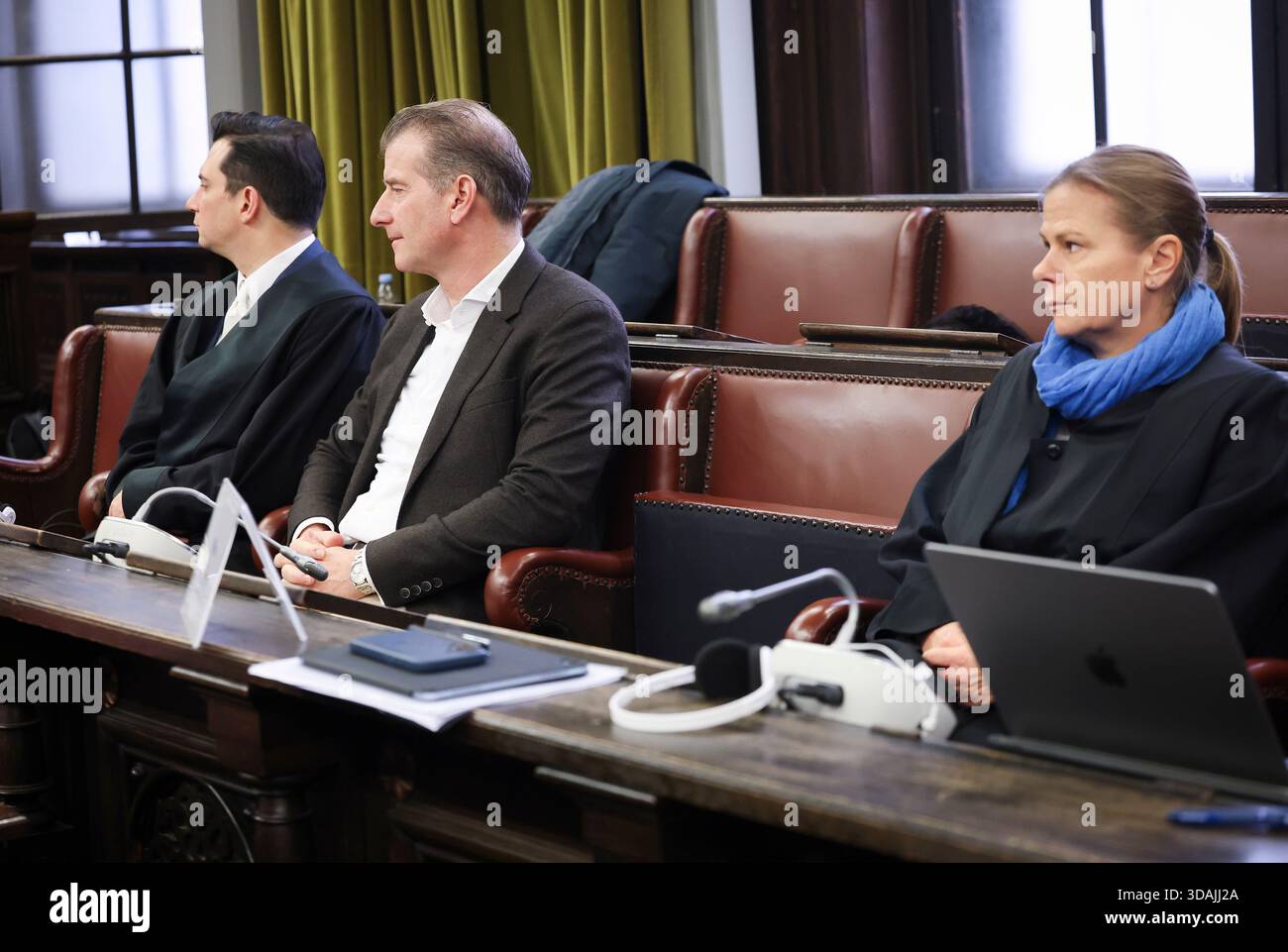 11 December 2025, Hamburg: Lawyer Tanja Jeney (r-l), representative of ...