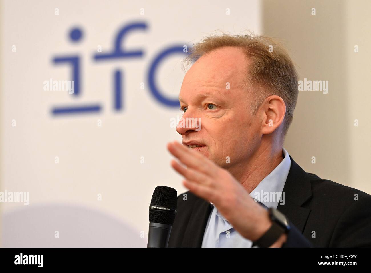 Prof. Dr. Clemens Fuest, Praesident des ifo Instituts, Einzelbild ...