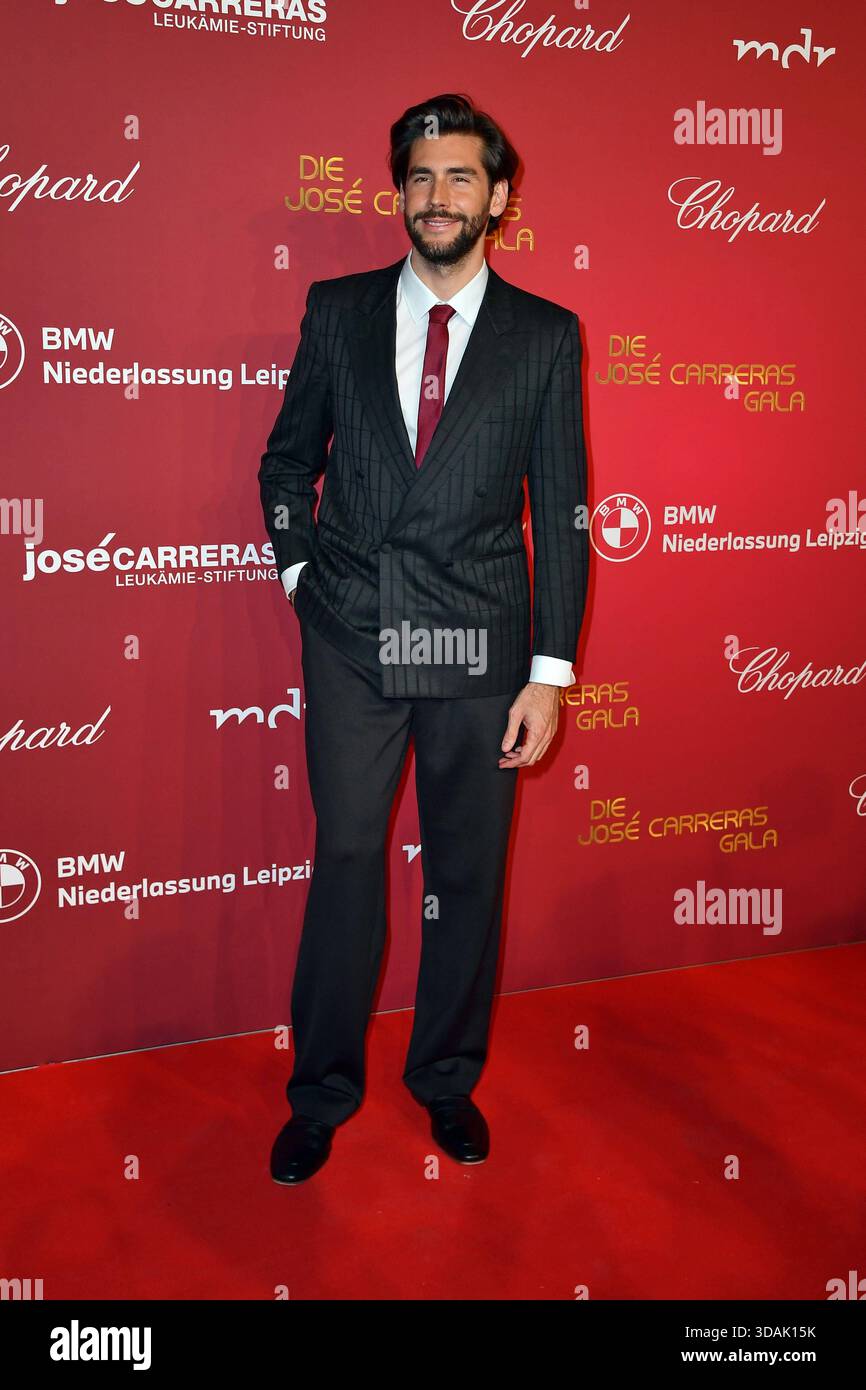 Alvaro Soler bei der JosÃ Carreras Gala in der Media City Leipzig 10.12 ...