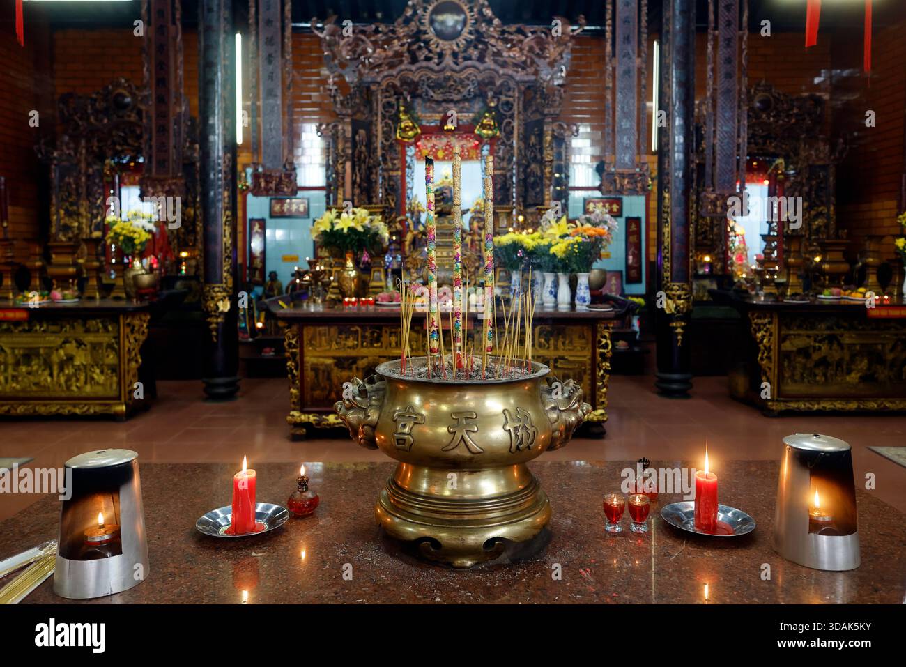 Ong pagoda is dedicated to Chinese military leader Kuang Kung. Can Tho ...