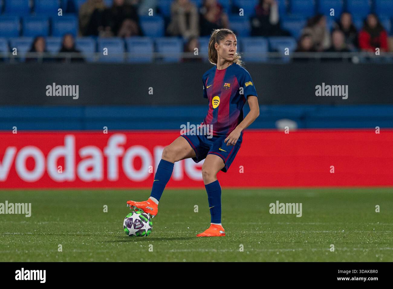 Laia Alexandri (5 FC Barcelona) dribbling during the UEFA Women's ...