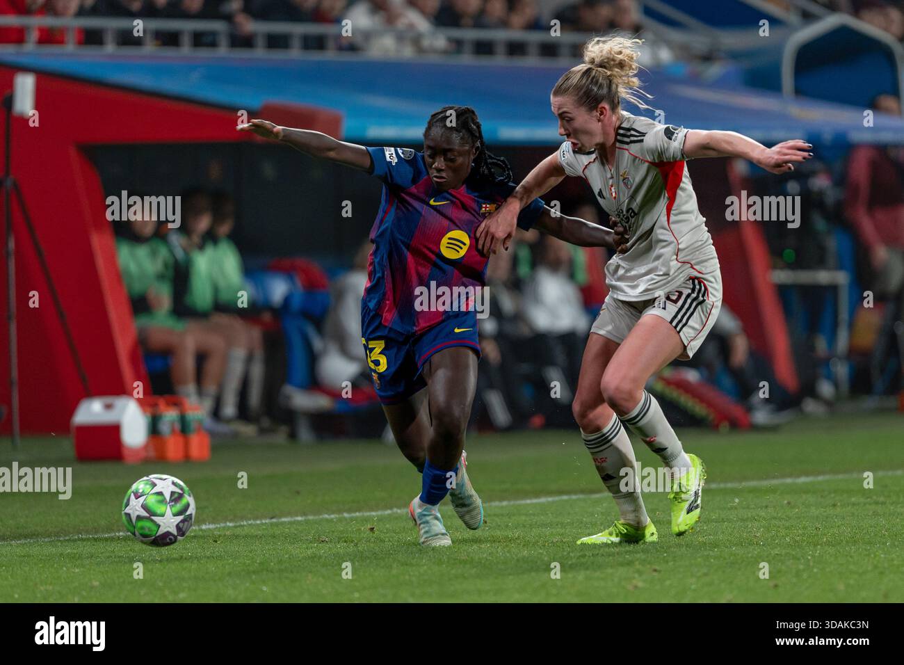 Spain. 10th Dec, 2025. Duel between Aicha Camara (23 FC Barcelona) and ...