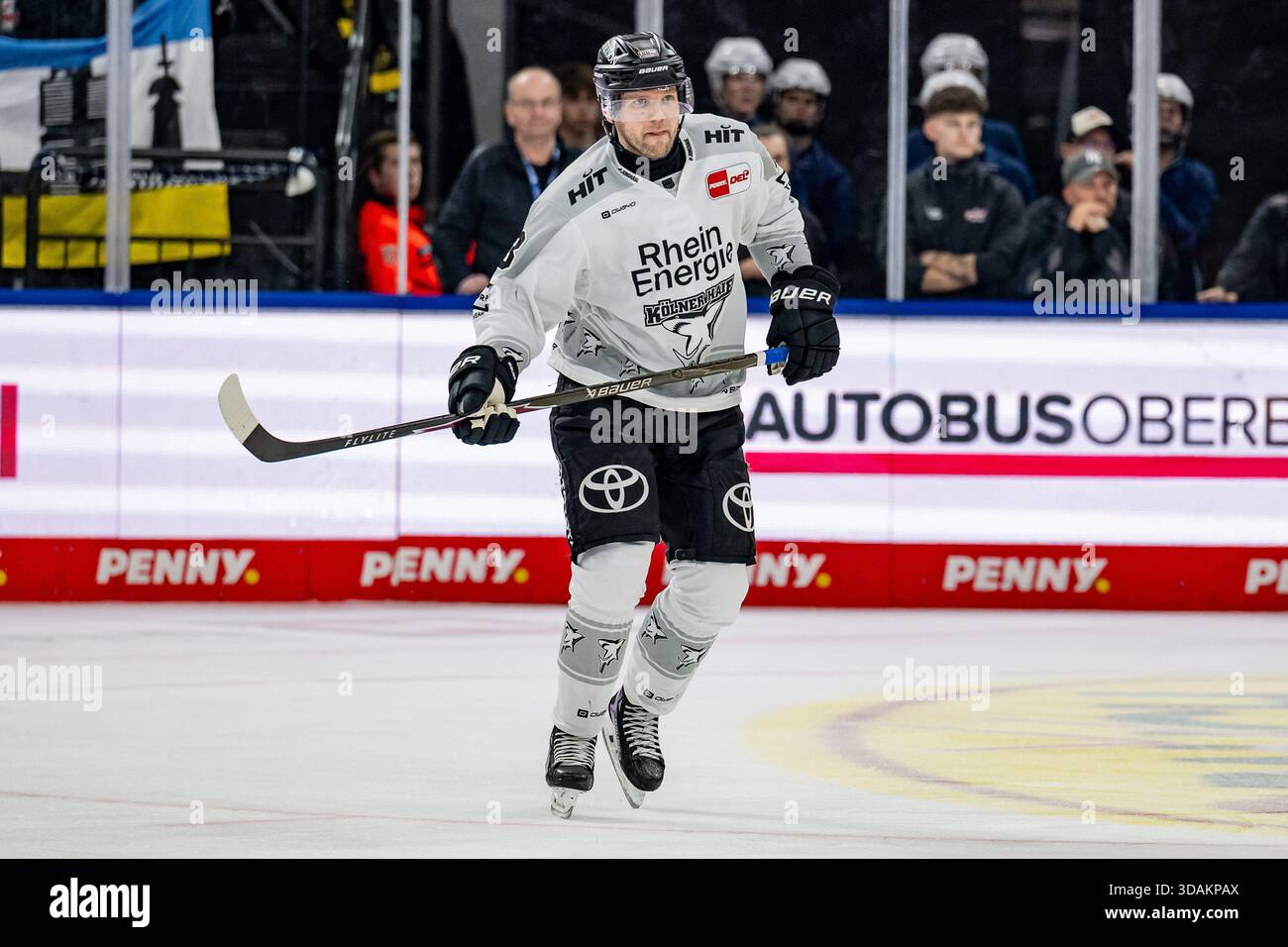 Valtteri Kemilaeinen (Cologne Sharks, #13) GER, EHC Red Bull Munich vs ...