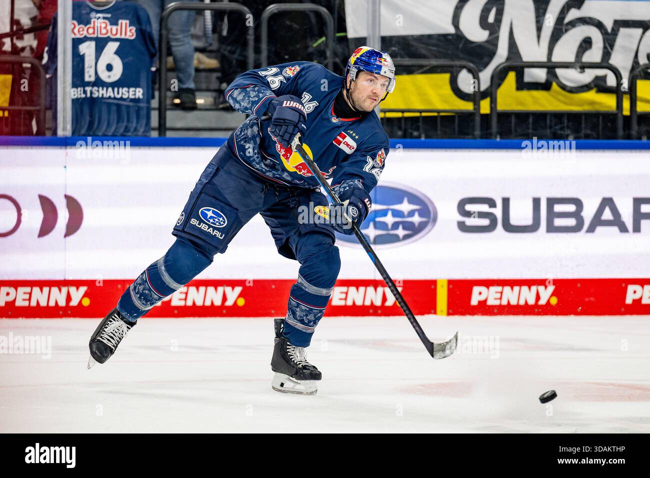 Conrad Abeltshauser (EHC Red Bull Munich, #16) GER, EHC Red Bull Munich ...