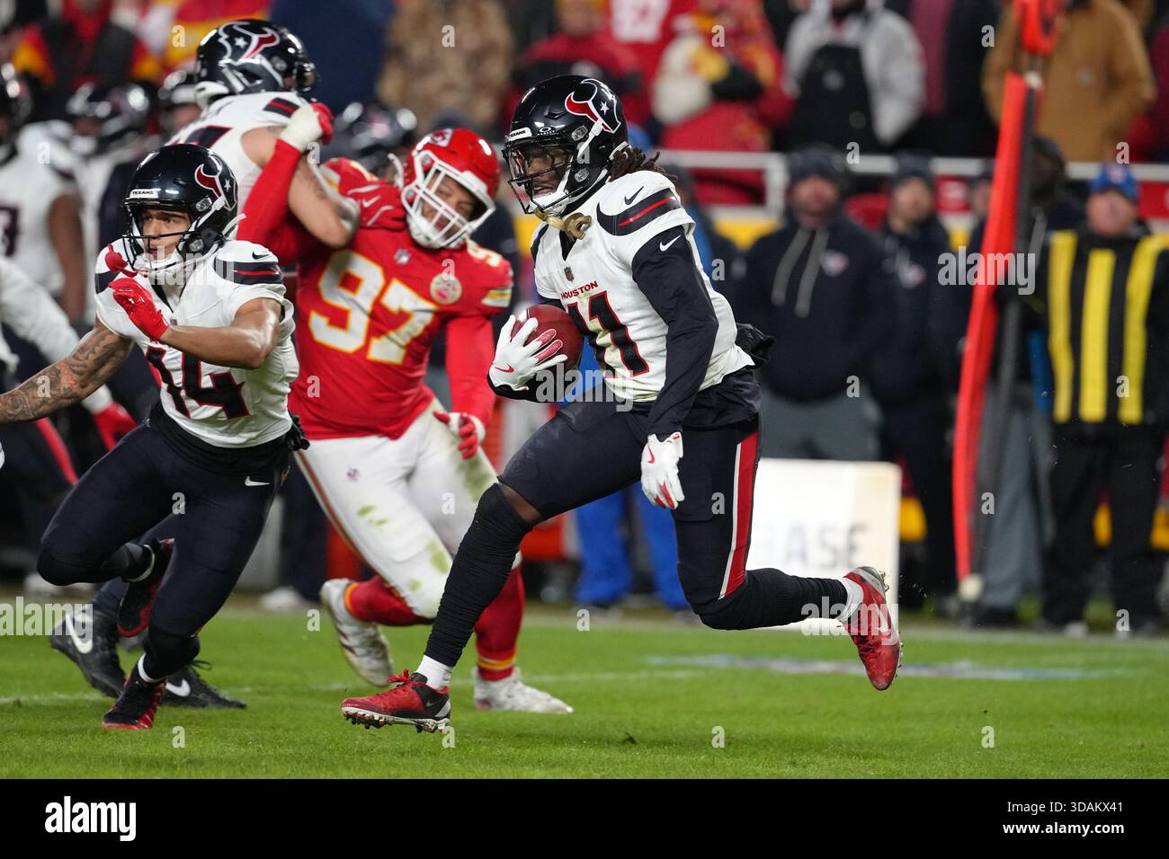 Houston Texans cornerback Tremon Smith (11) runs against the Kansas ...