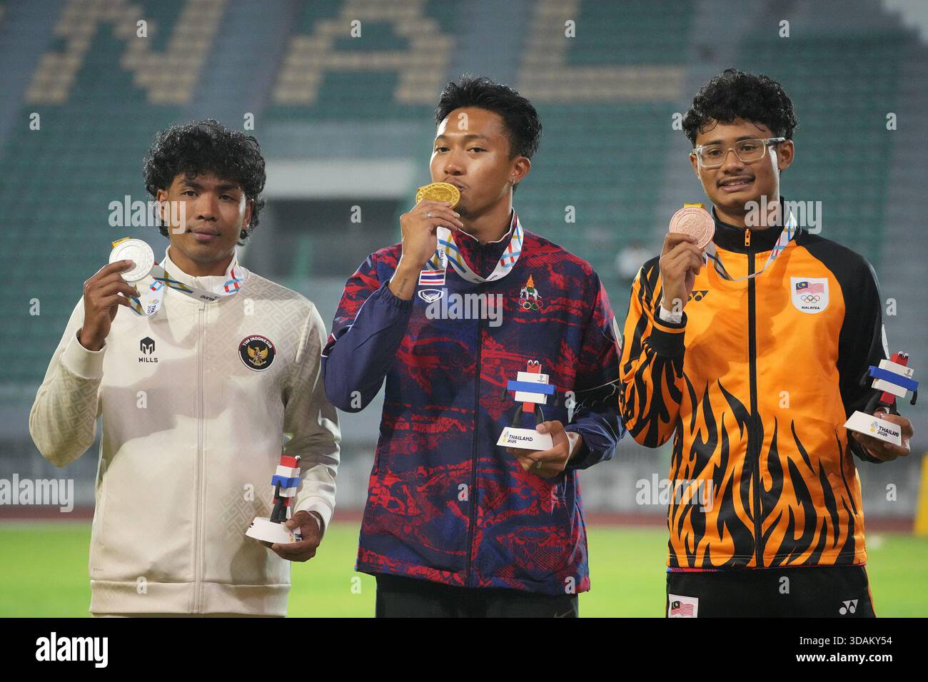 Thailand's Puripol Boonson, center, Indonesia' Lalu Muhammad Zohri ...