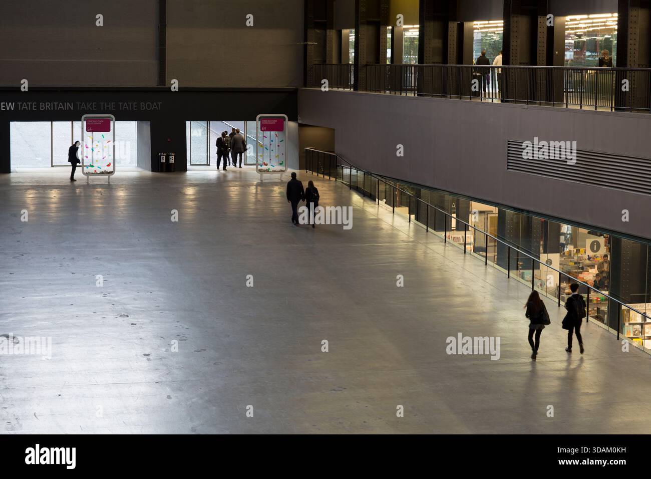 Inside the Tate Modern Stock Photo - Alamy