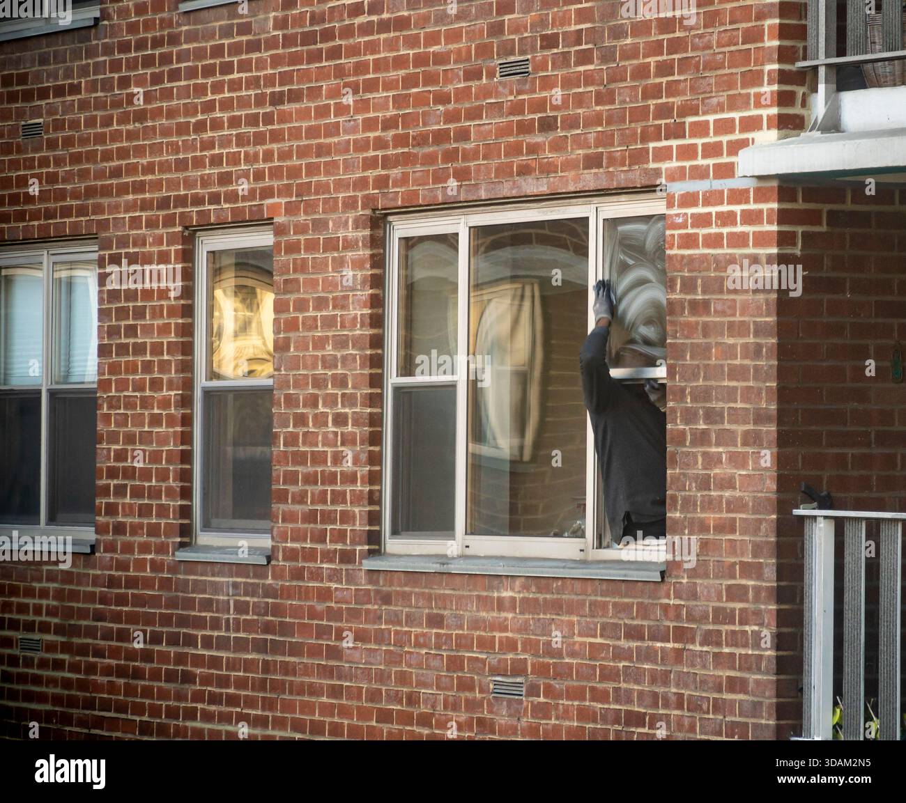 Worker cleans apartment windows hi-res stock photography and images - Alamy