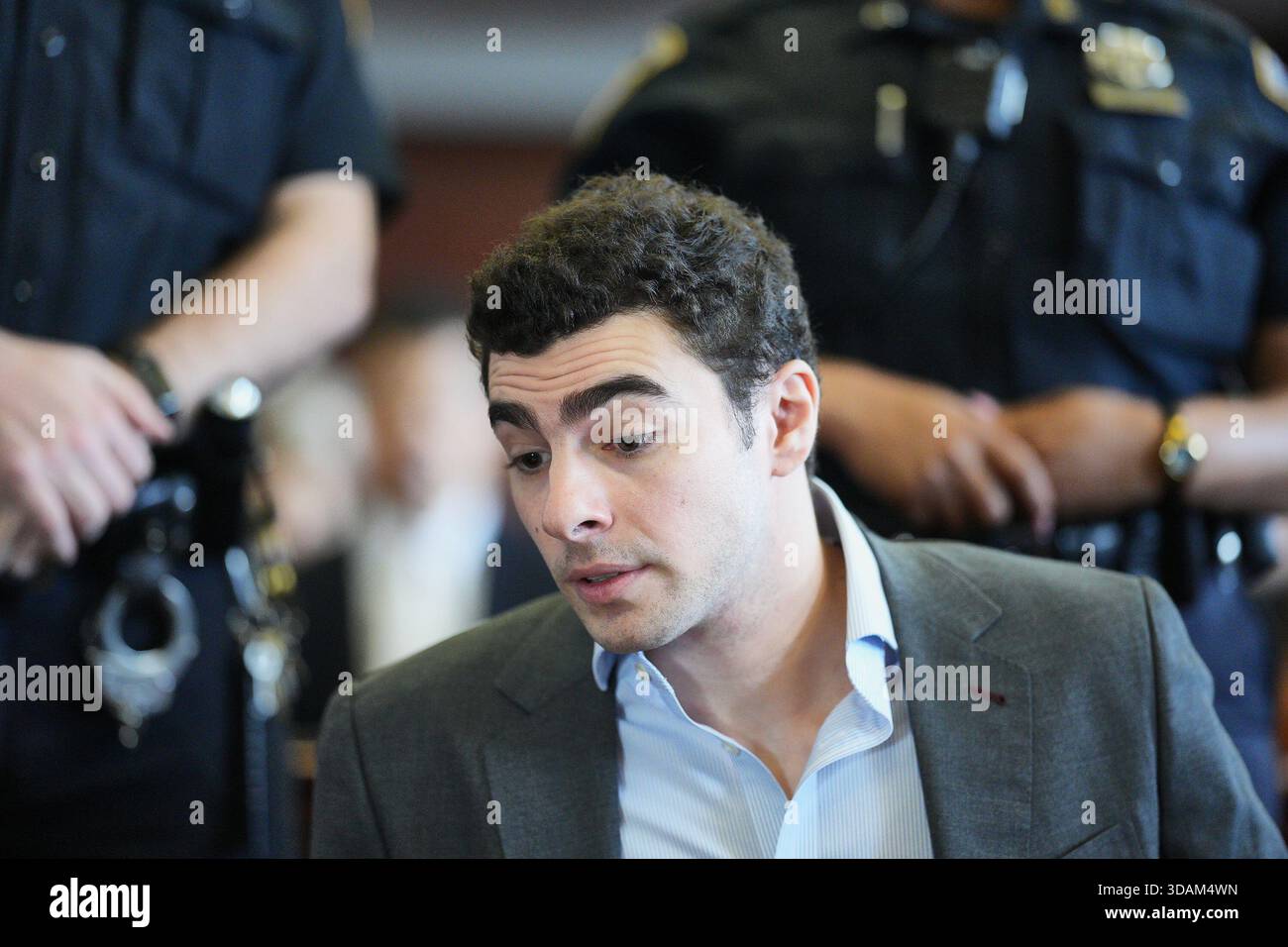 Luigi Mangione appears in Manhattan Criminal Court for an evidence ...