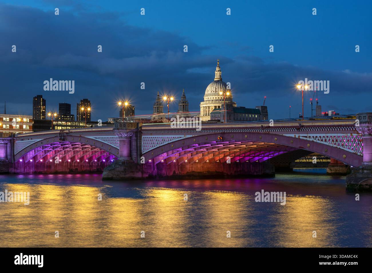 Atmospheric view of London's landmarks St Paul's Cathedral and ...