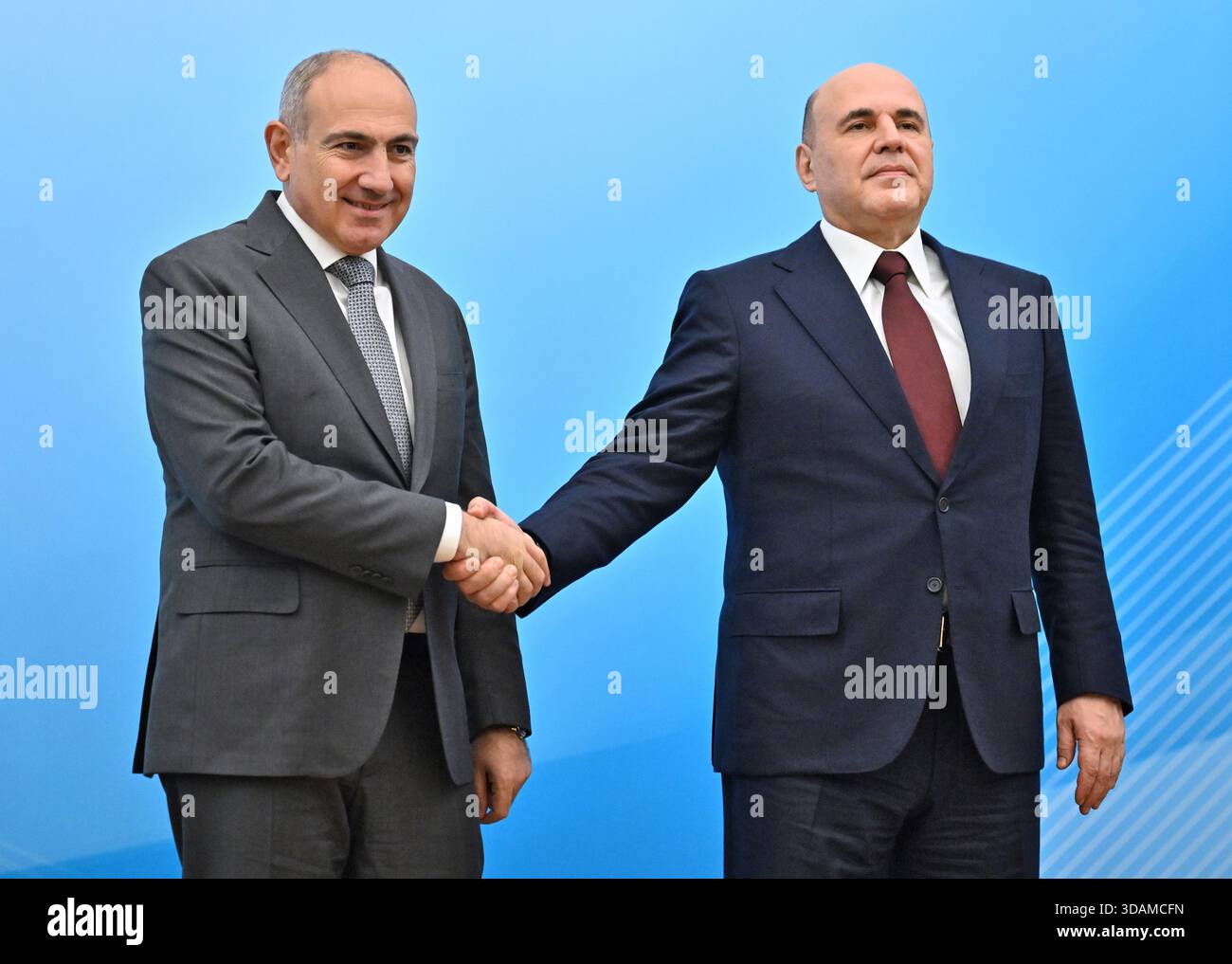 Russian Prime Minister Mikhail Mishustin (right) and Armenian Prime ...